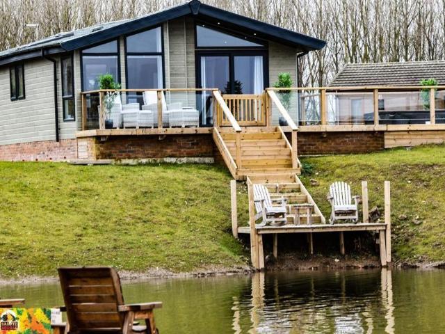 3 bedroom lodge for sale