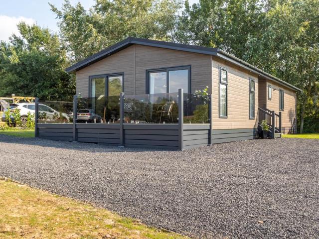 3 bedroom lodge for sale