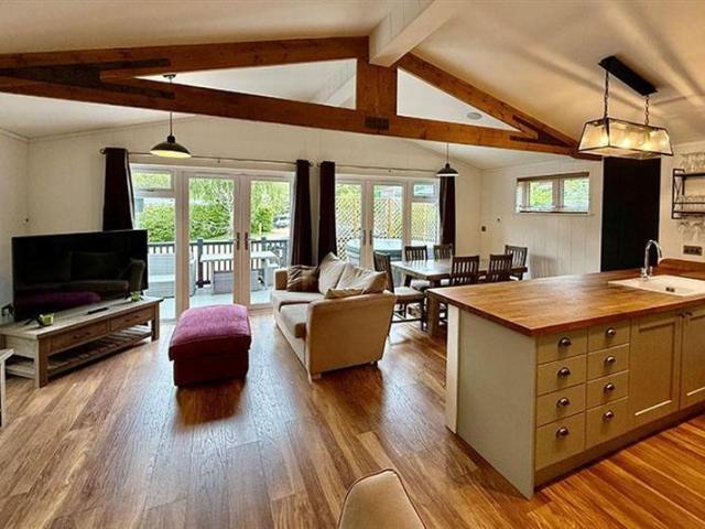 3 bedroom lodge for sale