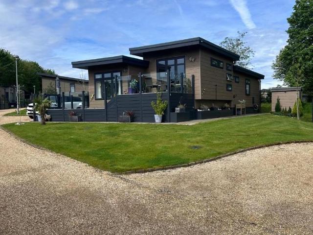 3 bedroom lodge for sale