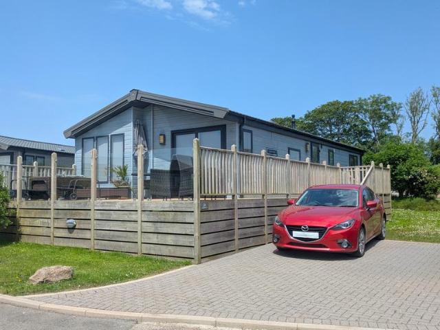 3 bedroom lodge for sale