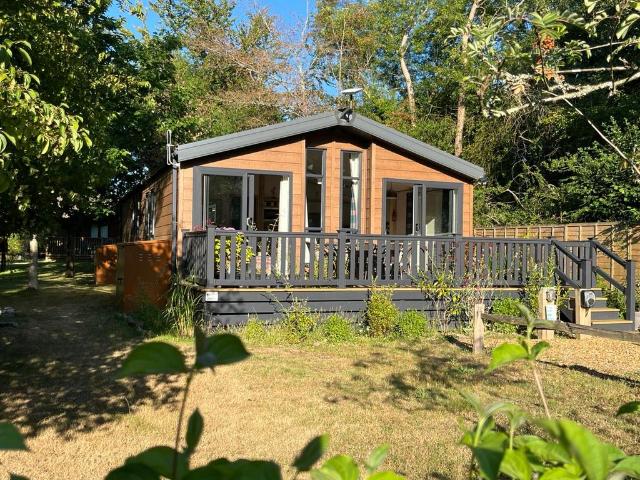 3 bedroom lodge for sale