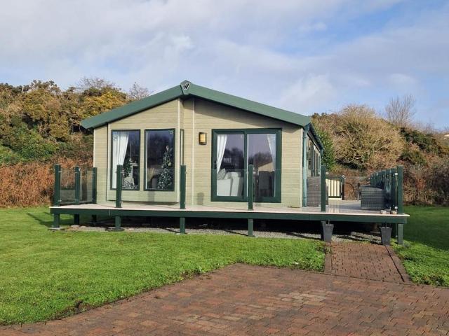 3 bedroom lodge for sale