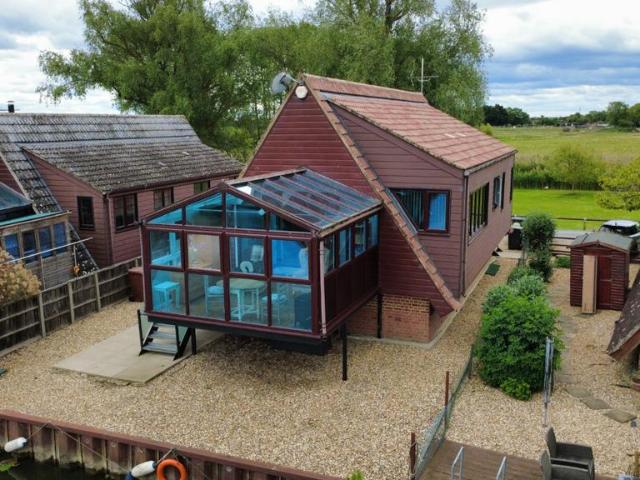 3 bedroom lodge for sale