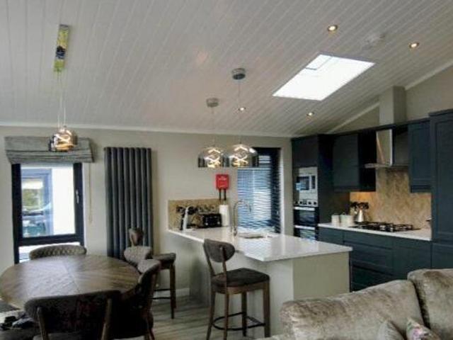 3 Bedroom Lodge For Sale In Great Coxwell, Faringdon