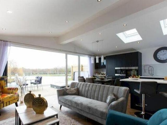 3 Bedroom Lodge For Sale In Laceby, Grimsby