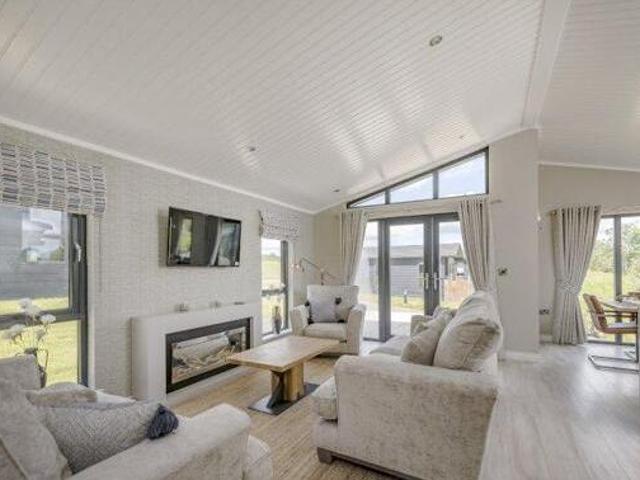 3 Bedroom Lodge For Sale In Penally, Tenby