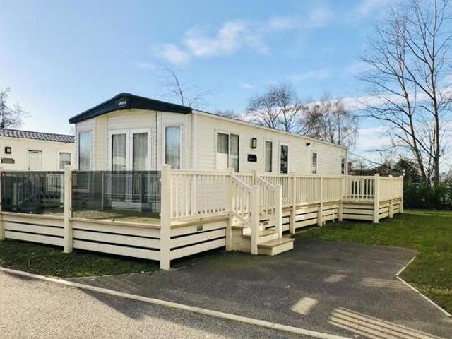 3 Bedroom Lodge For Sale In Tattershall