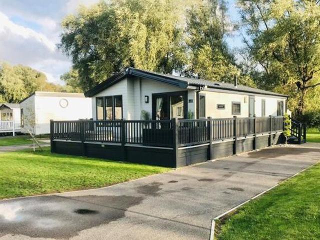 3 Bedroom Lodge For Sale In Tattershall