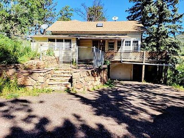 3 bedroom Log Cabin in Cascade!