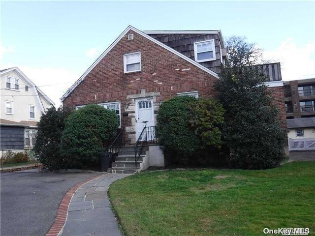 3 bedroom, Lawrence NY 11559 LS72692122