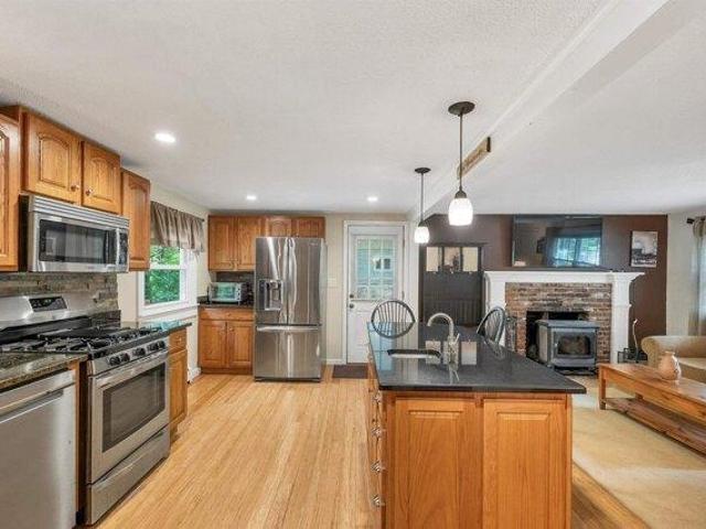 3 bedroom, Laconia NH 03246 104480545