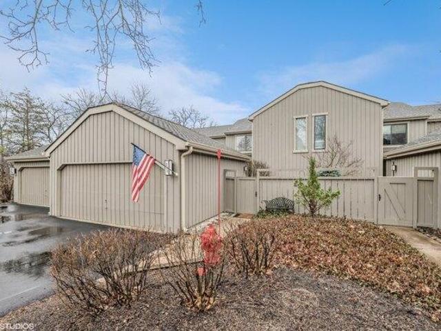 3 bedroom, Lake Barrington IL 60010 LS90450482