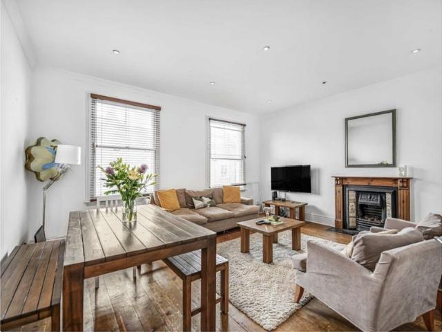 3 bedroom large maisonette with roof terrace