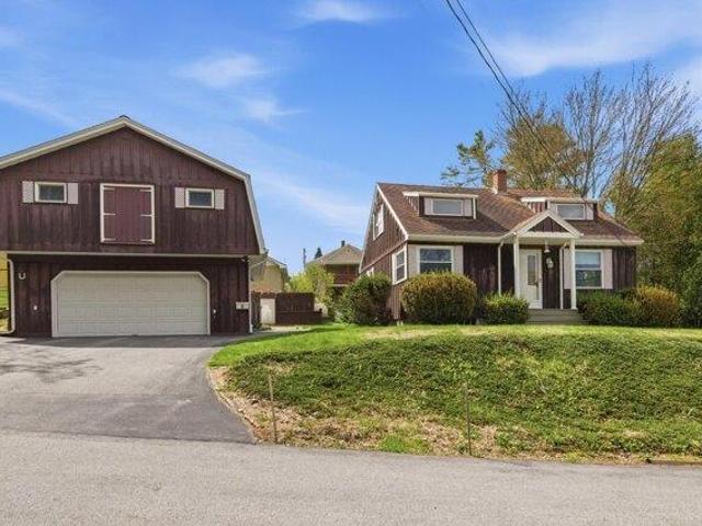 3 bedroom, Lewiston ME 04240 102314895