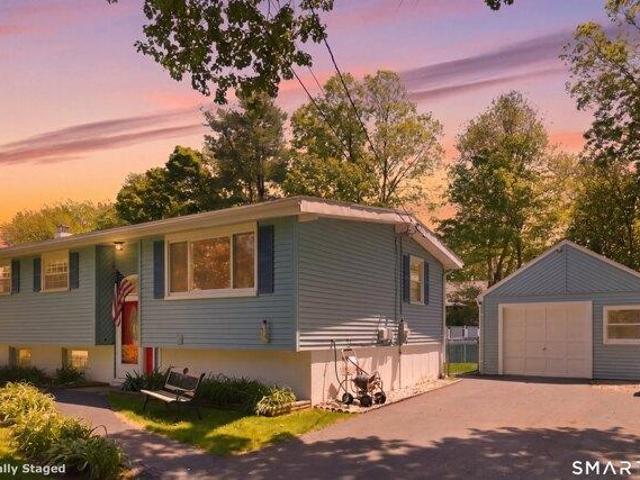 3 bedroom, Ledyard CT 06339 102777735