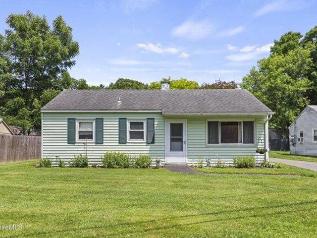 3 bedroom, Lee MA 01238 104188161
