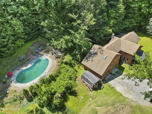 3 bedroom, Lee MA 01238 104237591