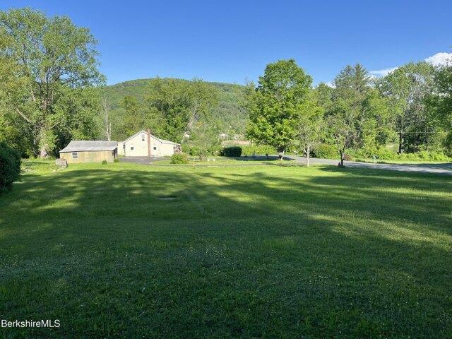 3 bedroom, Lee MA 01238 105106199