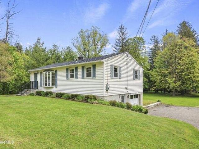3 bedroom, Lee MA 01238 105108910