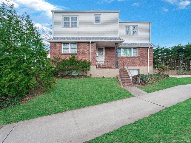 3 bedroom, Little Neck NY 11362 LS101801712