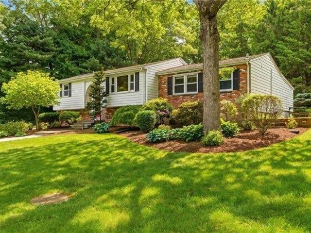 3 bedroom, Lincoln RI 02865 LS102822864