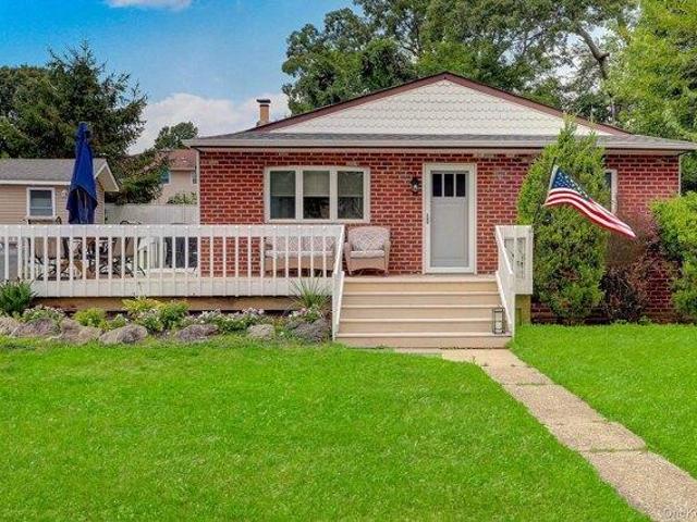 3 bedroom, Lindenhurst NY 11757 104902624