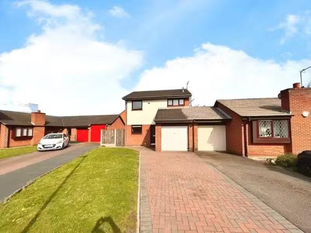 3 bedroom Link Detached House to rent, Newhall Road, Kirk Sand.