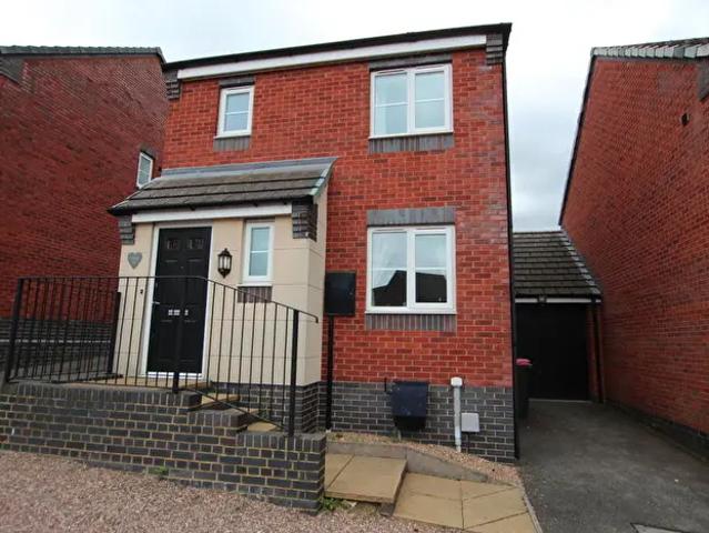 3 Bedroom Link Detached House To Rent In Bluebell Close, Hartshill, Warwickshire, CV10