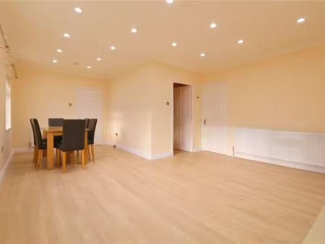 3 bedroom Link Detached House to rent, St. Annes Road, Denton.