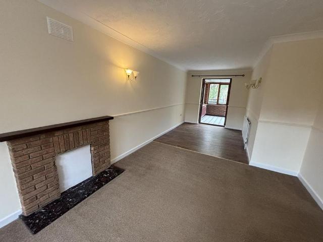 3 bedroom link detached house to rent