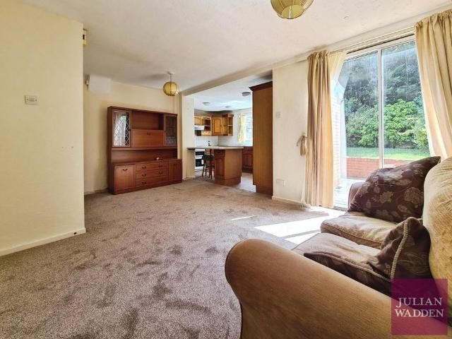 3 bedroom link detached house to rent
