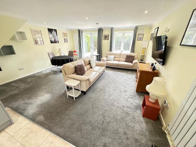 3 bedroom link detached house to rent