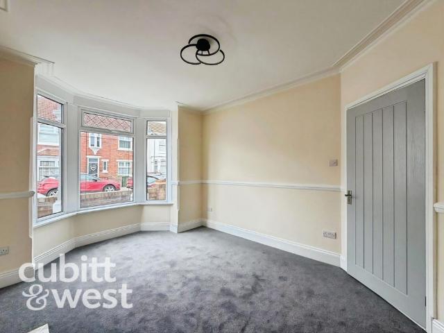 3 bedroom link detached house to rent