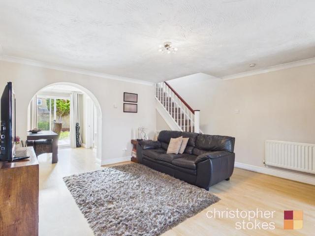 3 bedroom link detached house to rent