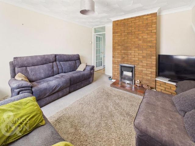 3 bedroom link detached house to rent