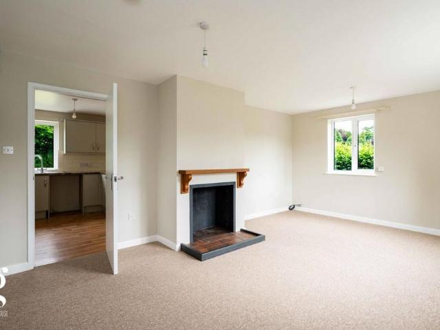 3 bedroom link detached house to rent