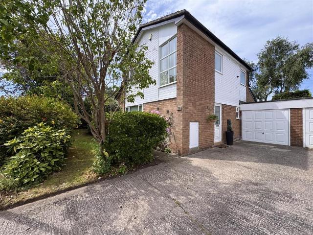 3 bedroom link detached house to rent