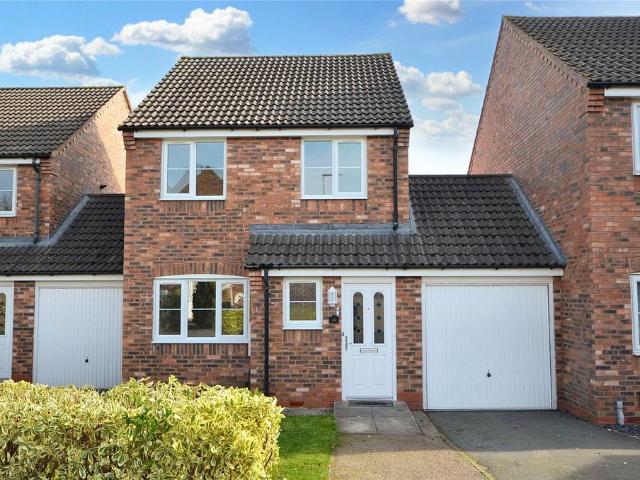 3 bedroom link detached house to rent