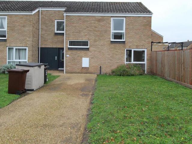 3 bedroom link detached house to rent