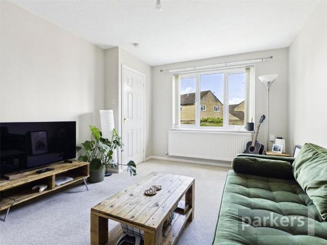 3 bedroom link detached house to rent