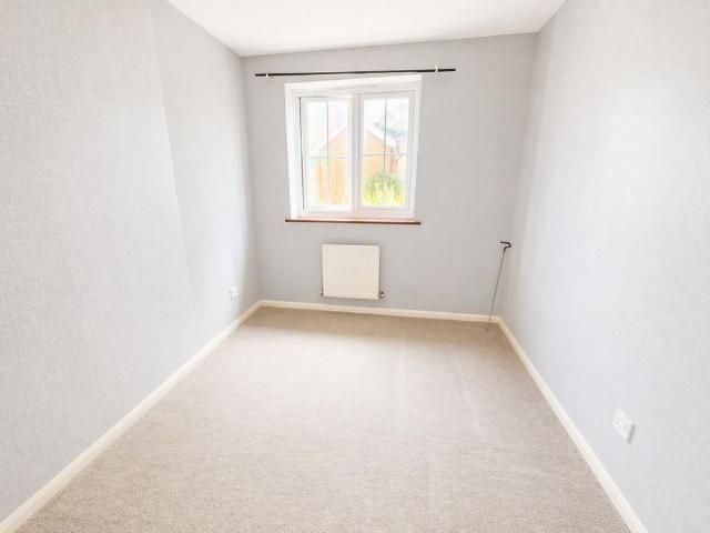 3 bedroom link detached house to rent