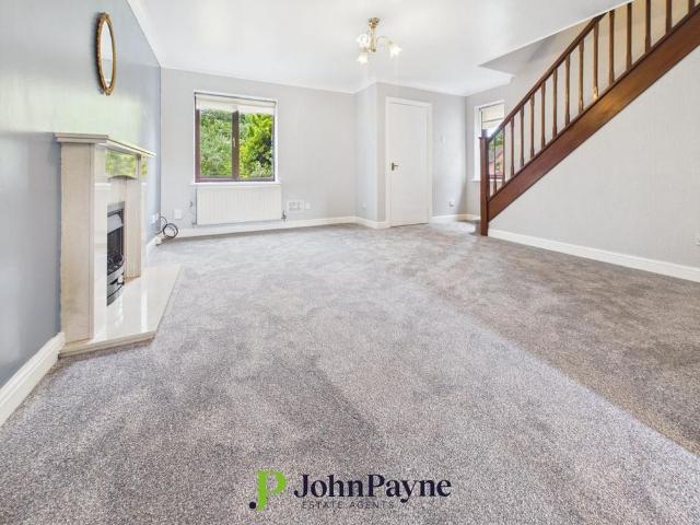 3 bedroom link detached house to rent