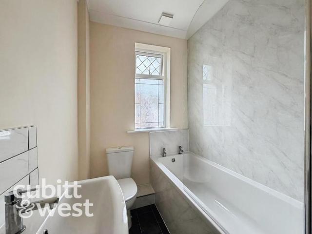 3 bedroom link detached house to rent