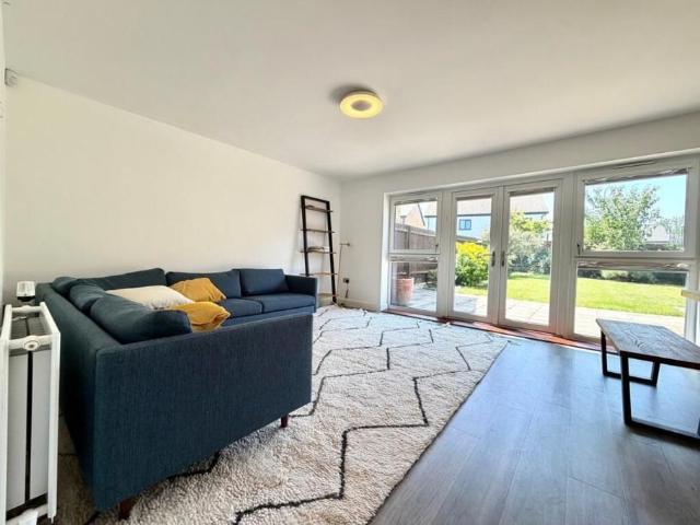 3 bedroom link detached house to rent