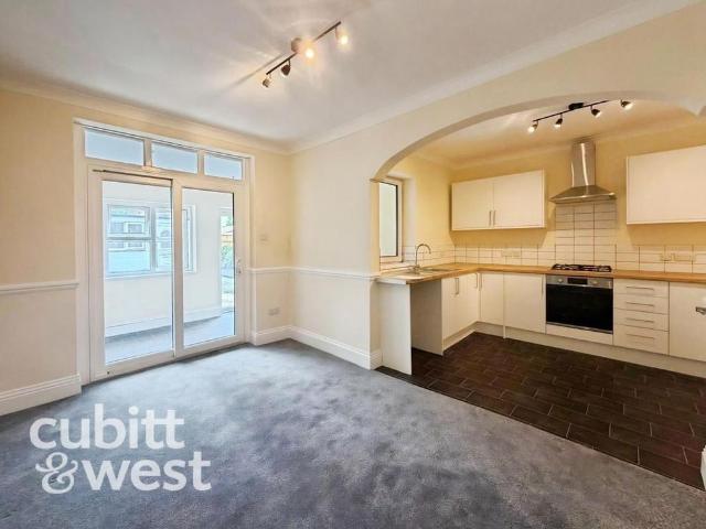 3 bedroom link detached house to rent
