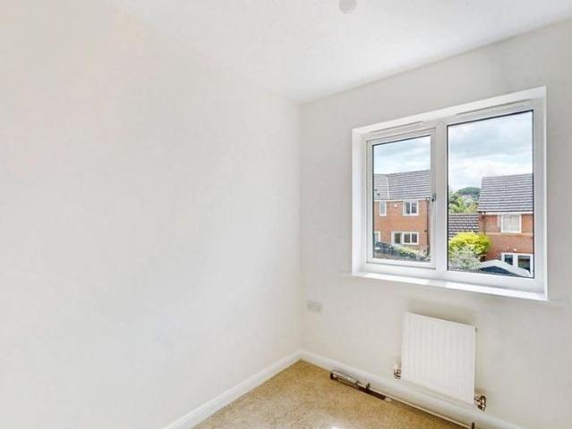 3 bedroom link detached house to rent