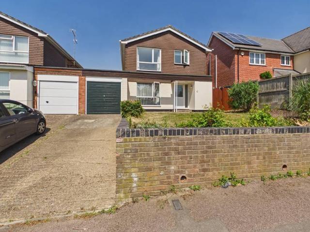 3 bedroom link detached house to rent