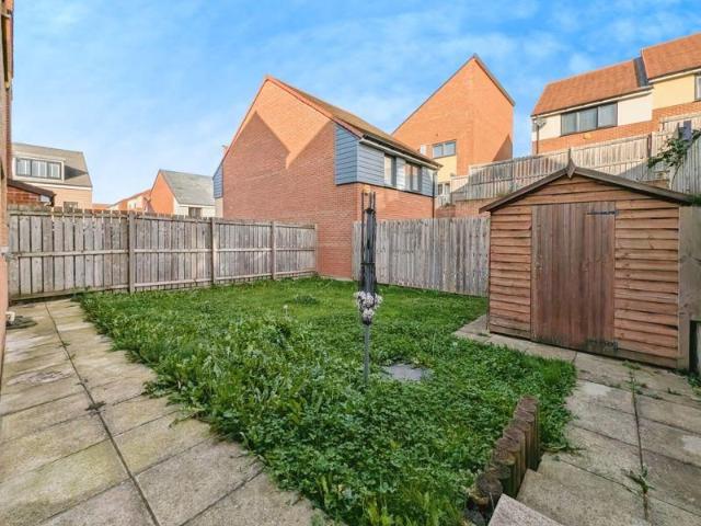 3 bedroom link detached house to rent