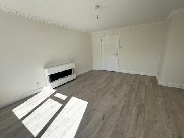 3 bedroom link detached house to rent
